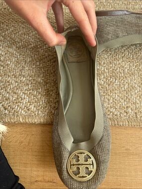 Tory Burch | Shoes | Tory Burch Taupe Knit Logo Ballet Flats Size ...